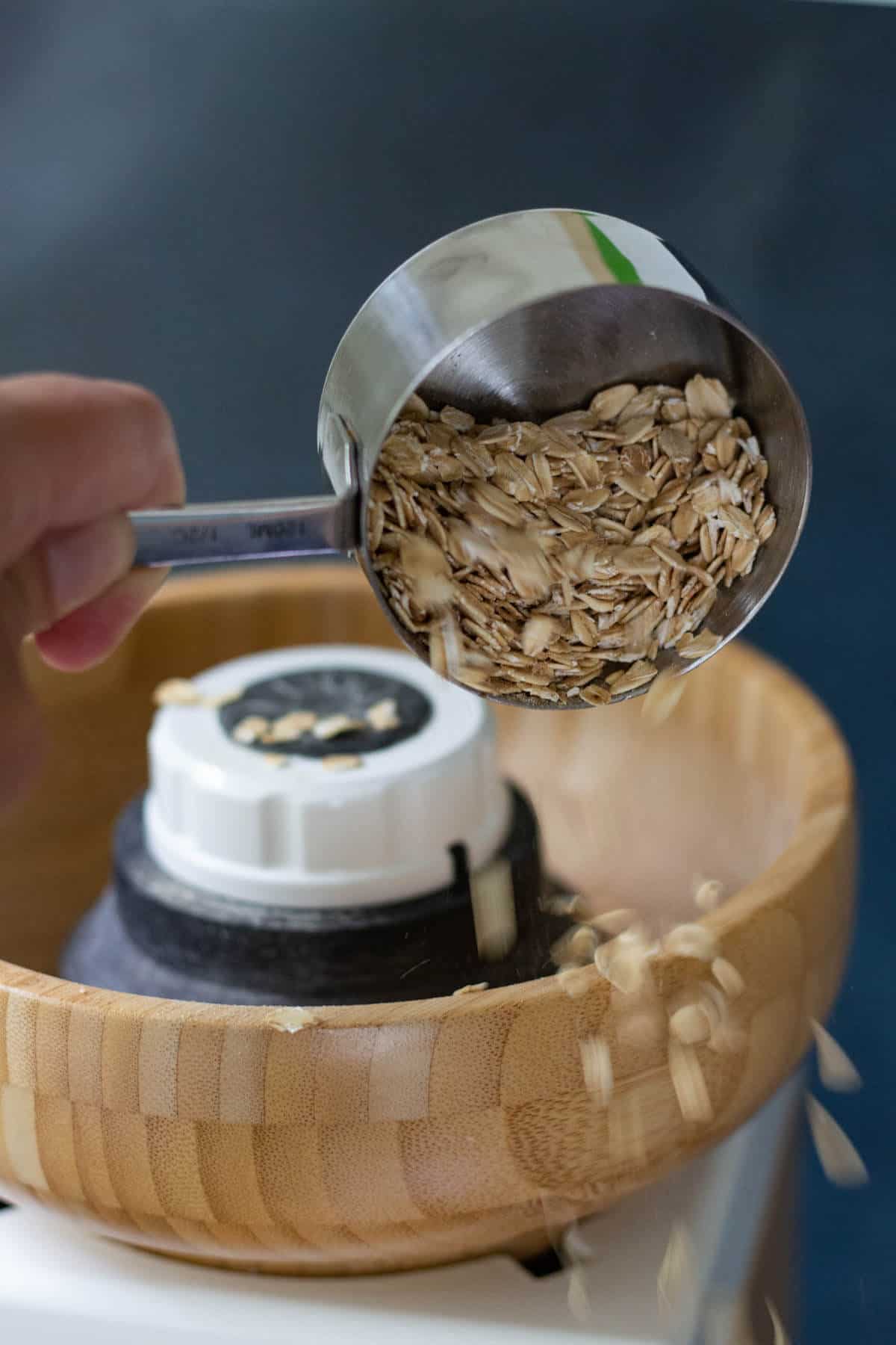 Homemade Oatmeal Lotion Recipe for Dry Skin Relief - The Homestead ...