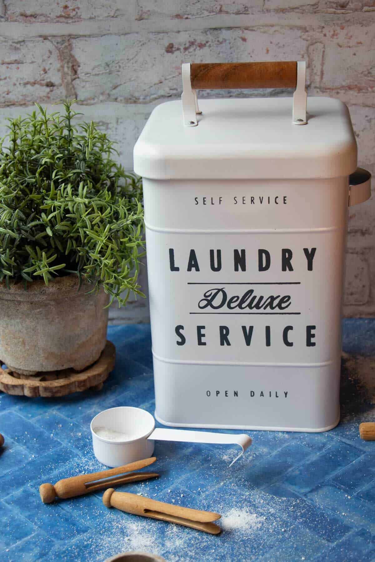Customizable DIY Natural Laundry Detergent Recipe - The Homestead Challenge