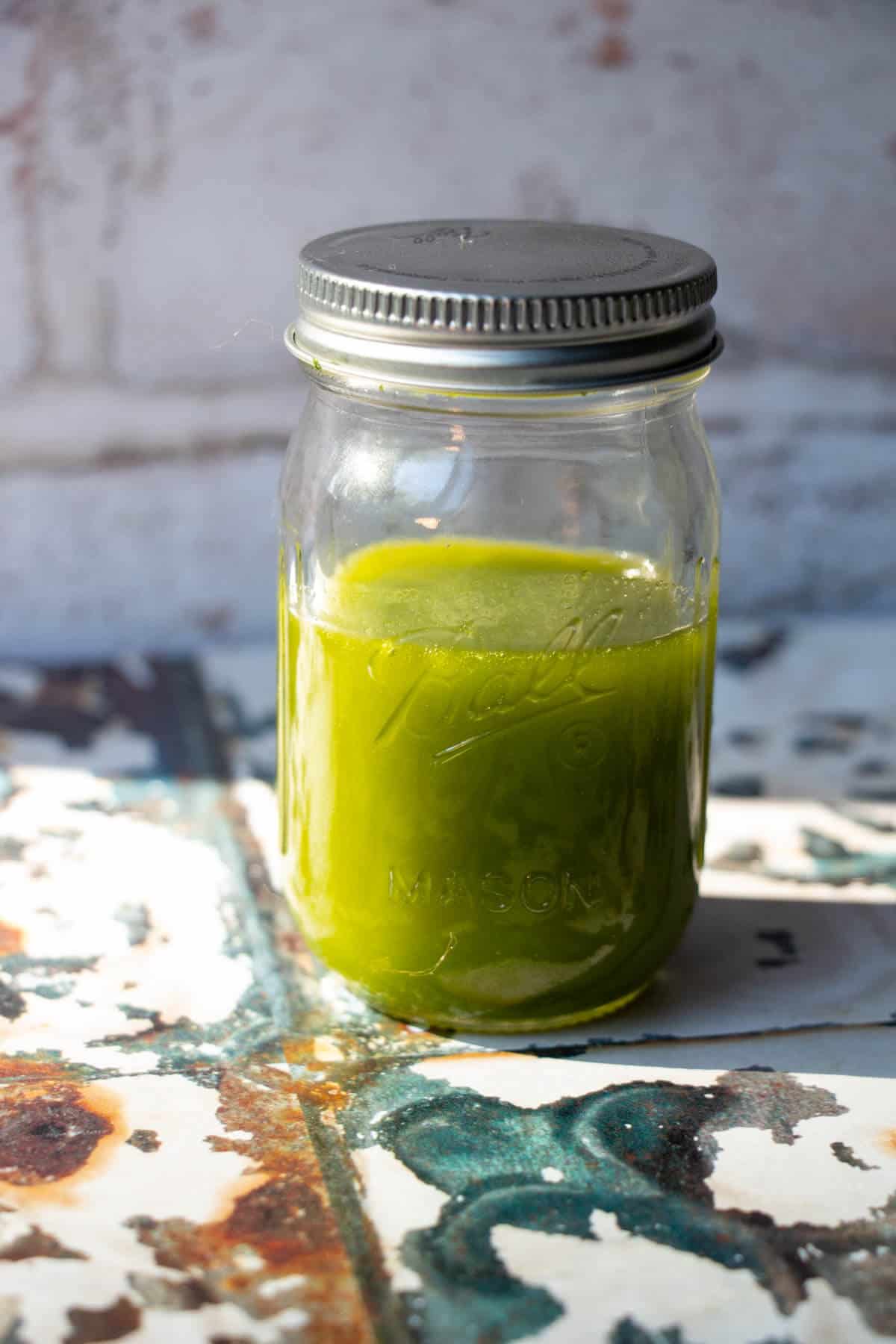 How to Make Chive-Infused Olive Oil the Easy Way - The Homestead Challenge